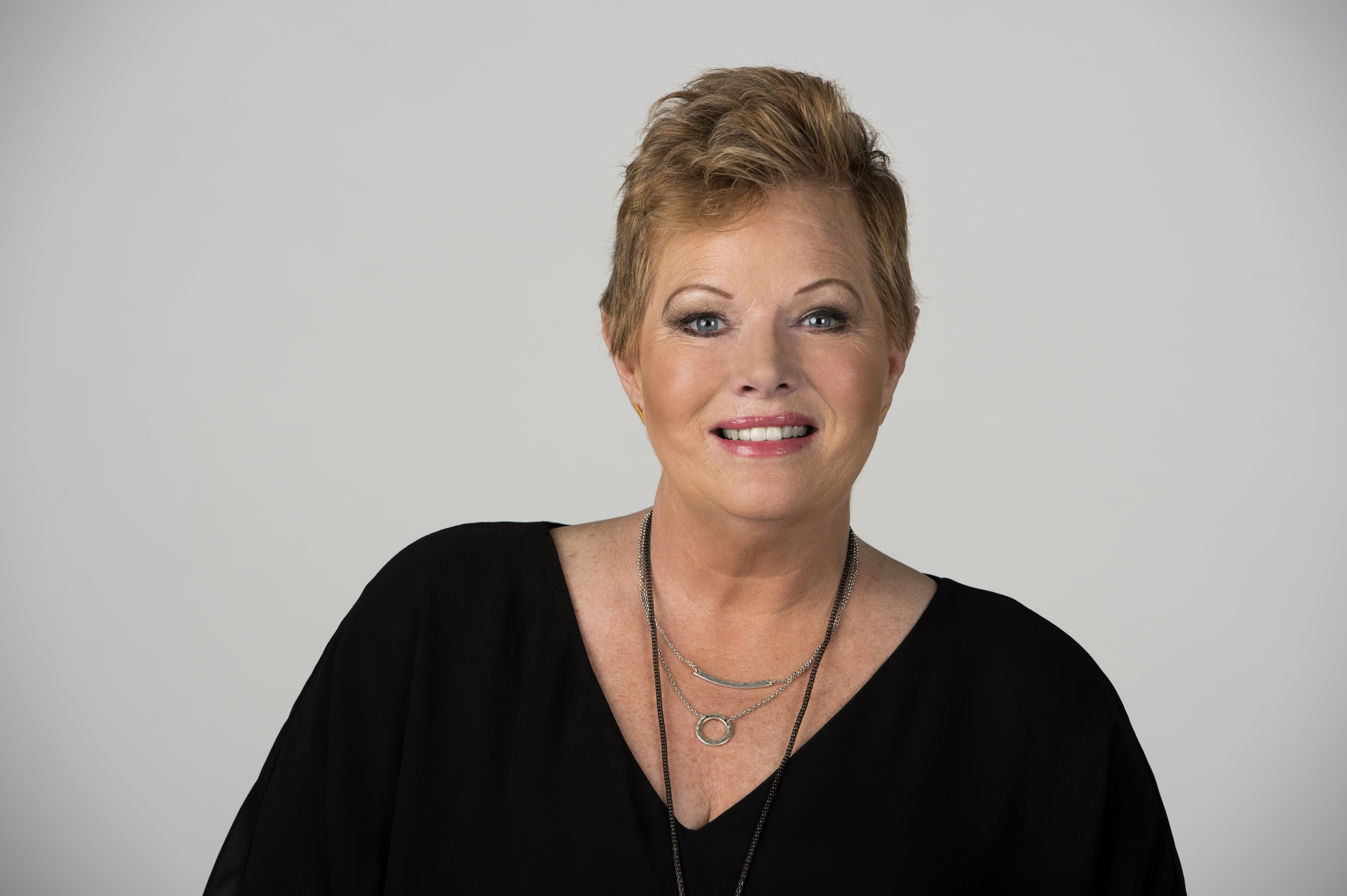 Shelley Smith Speaking Fee and Booking Agent Contact